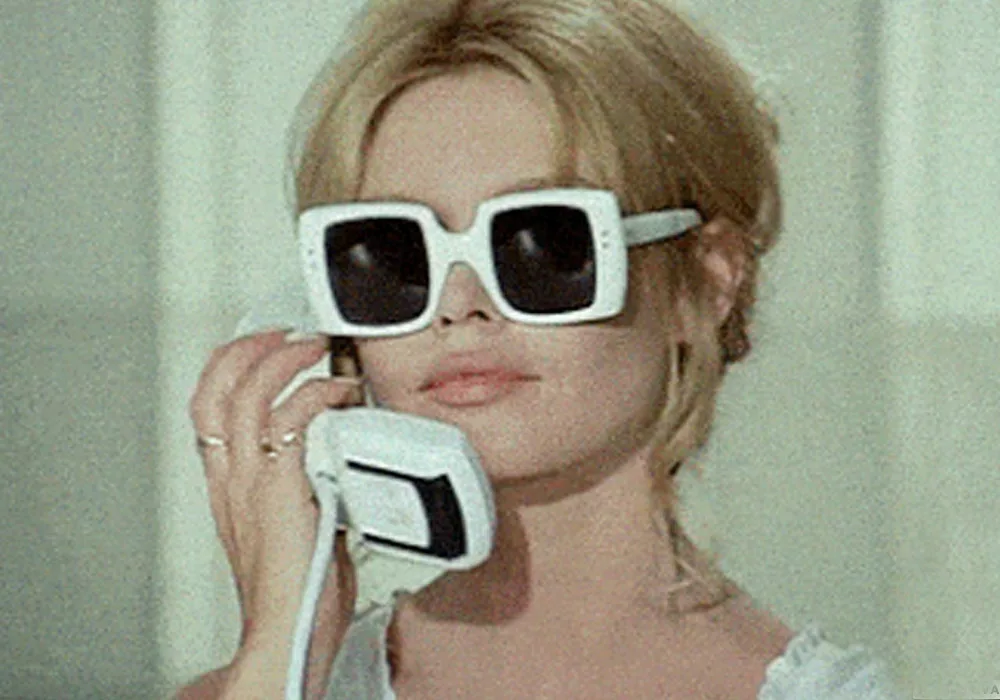 Tips for making that first date phone call - Drawing Down The Moon